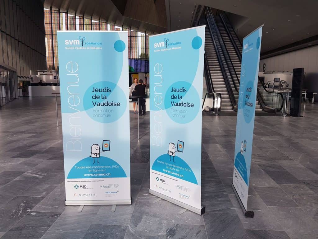 Retractable roll up banner stands - CoMotion.ca